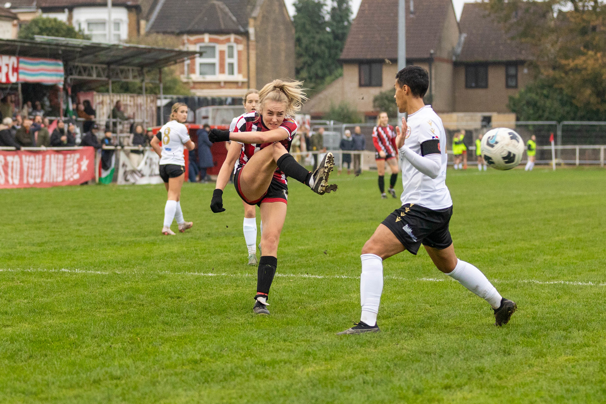 Clapton CFC Women's First Team star Rebekah Higgins signs for London ...
